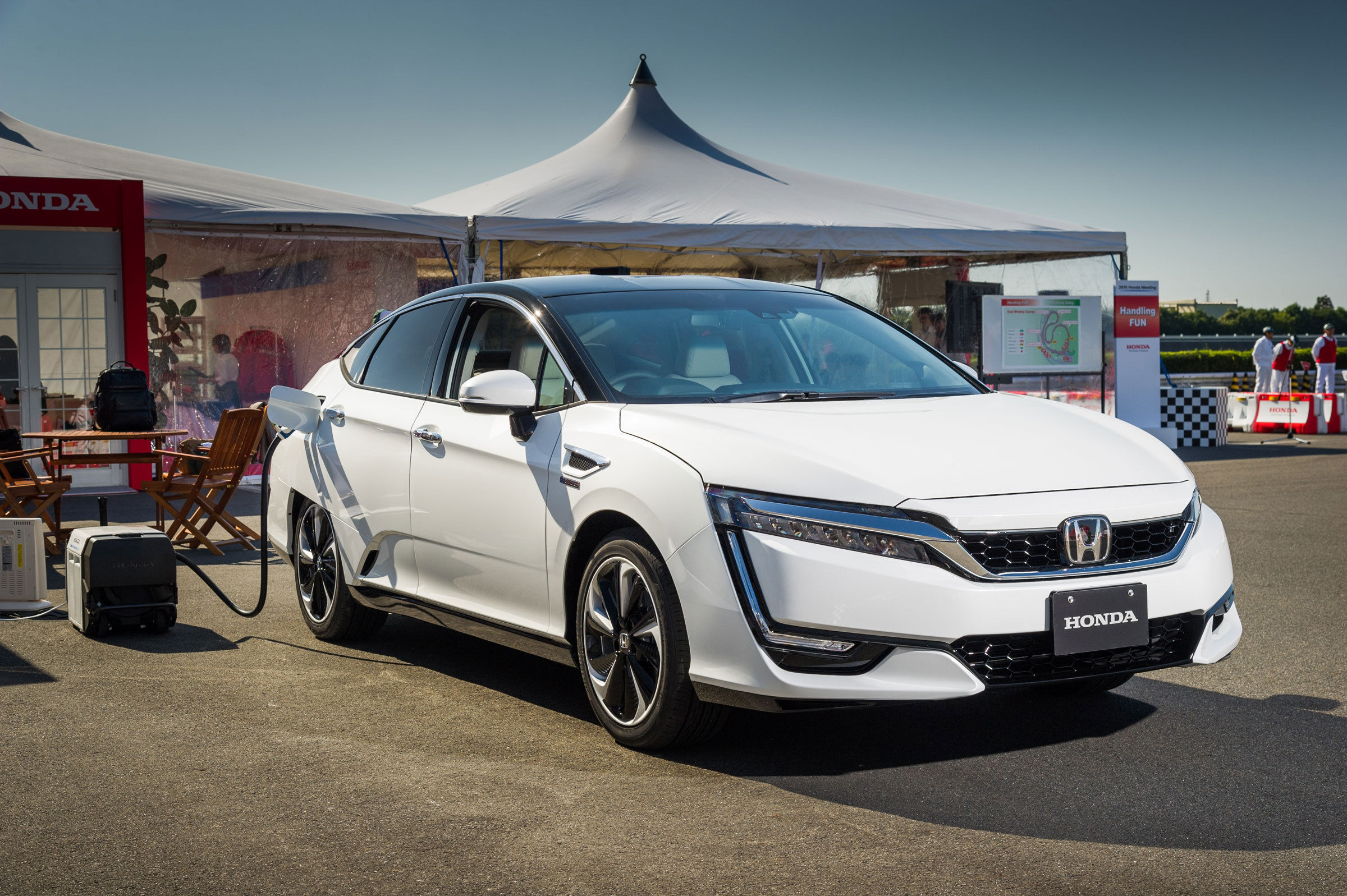 Honda Clarity FCV pictures | Carbuyer