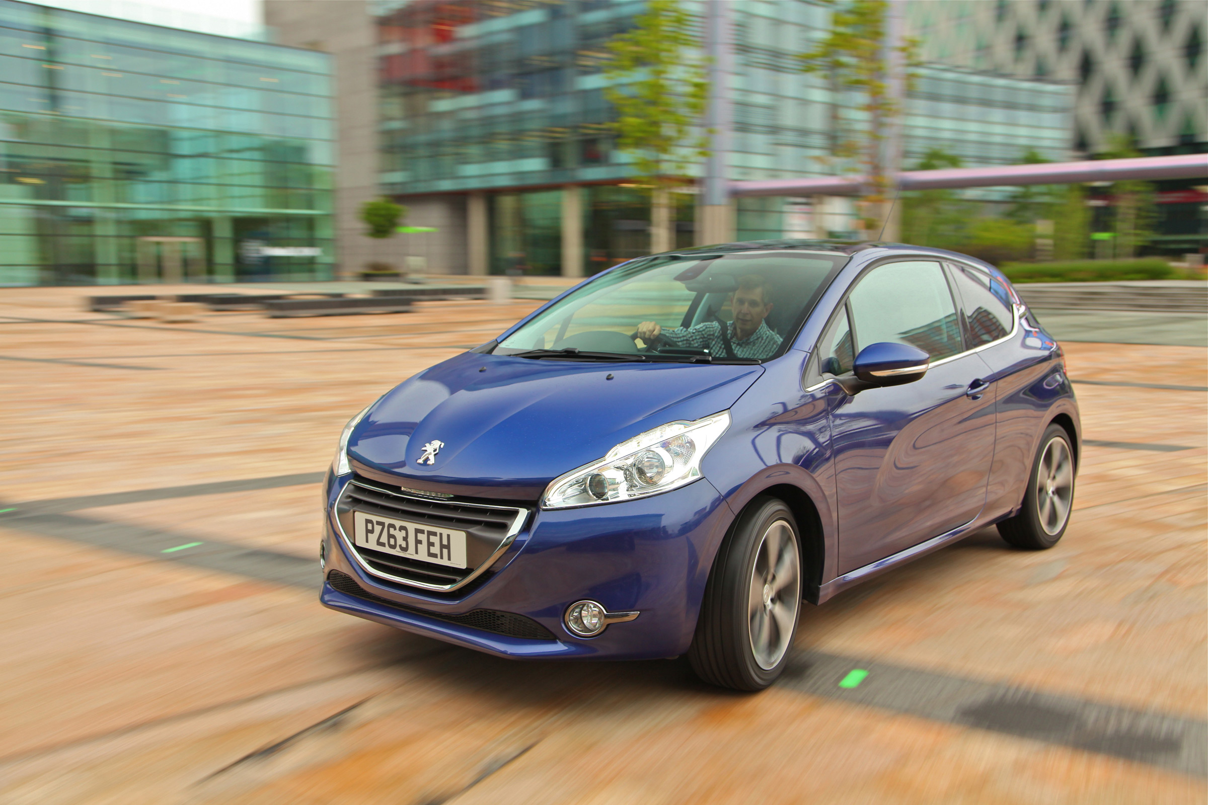 Peugeot 208 hatchback pictures | Carbuyer