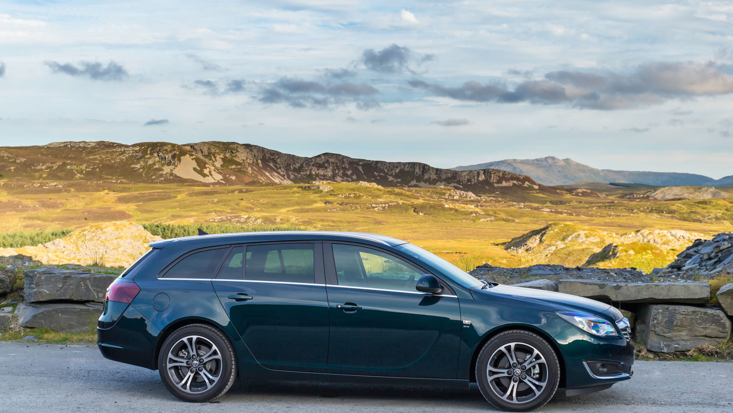 Vauxhall Insignia Sport Tourer estate pictures | Carbuyer