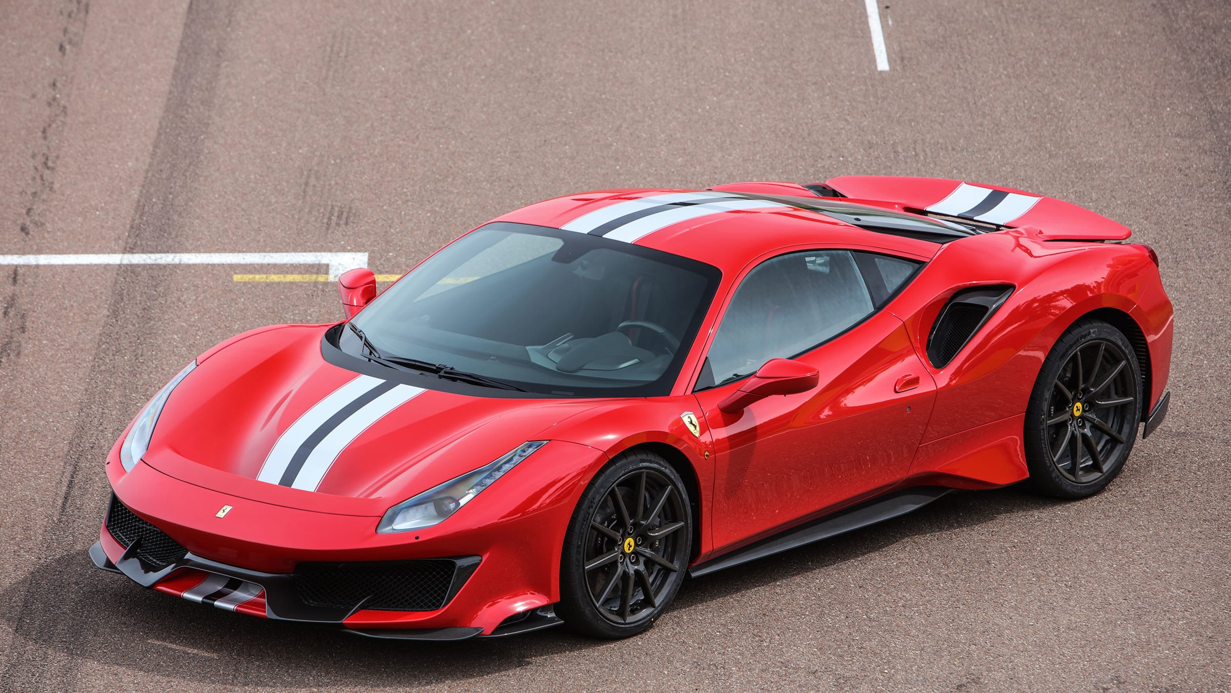 Ferrari 488 Pista 2018 images | Carbuyer