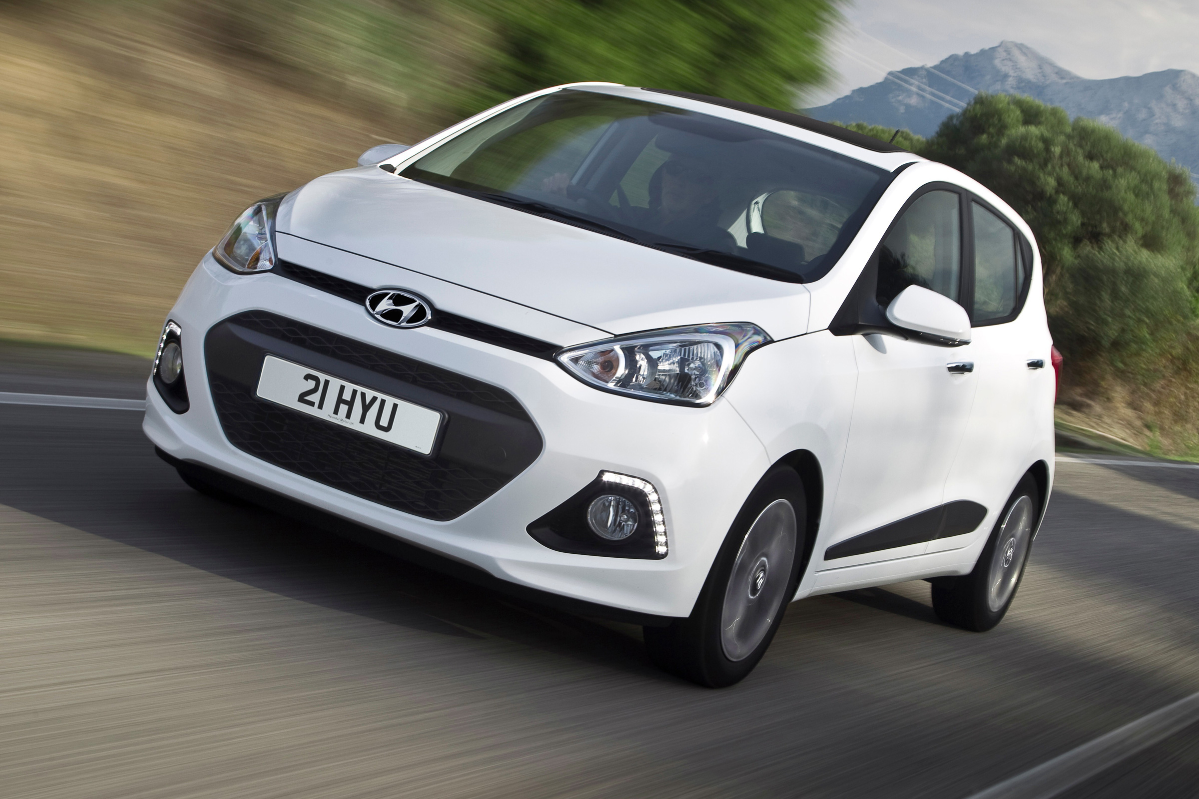 Hyundai i10 Premium SE images | Carbuyer