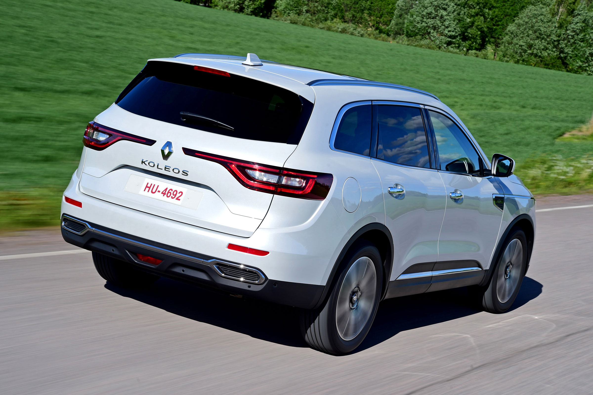 Renault Koleos SUV 2017 pictures | Carbuyer