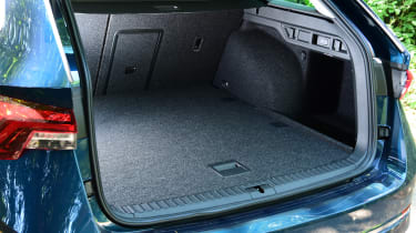 Skoda Octavia Estate - Practicality & boot space 2020 review | Carbuyer