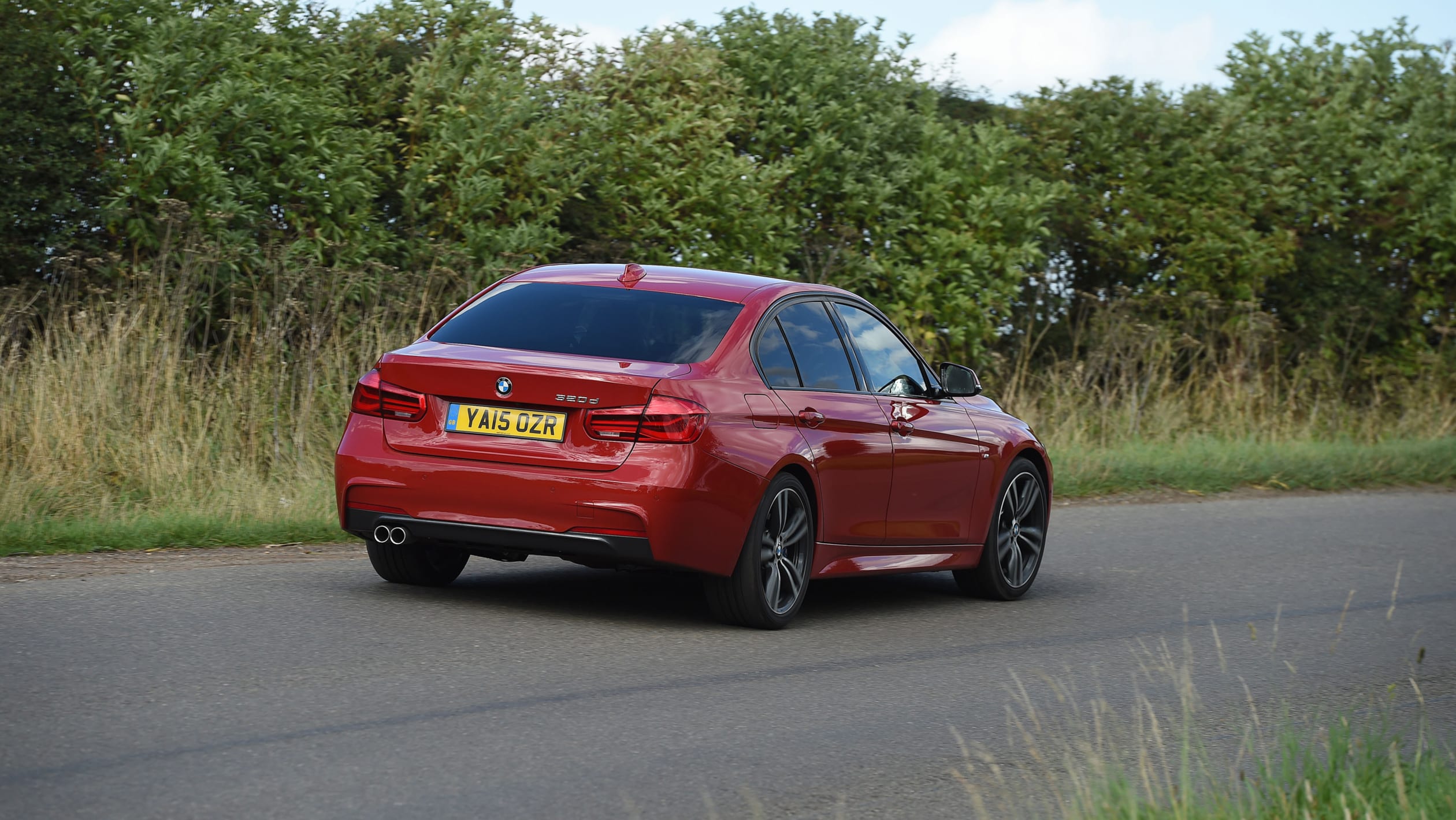 BMW 3 Series saloon pictures | Carbuyer