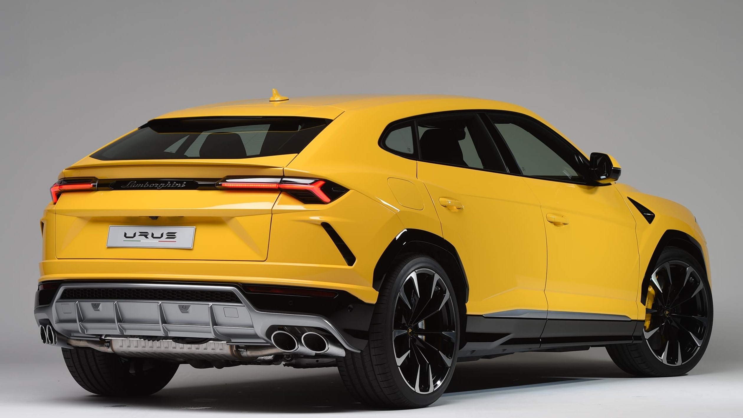 Lamborghini Urus SUV unleashed - and a hybrid is on the way | Carbuyer