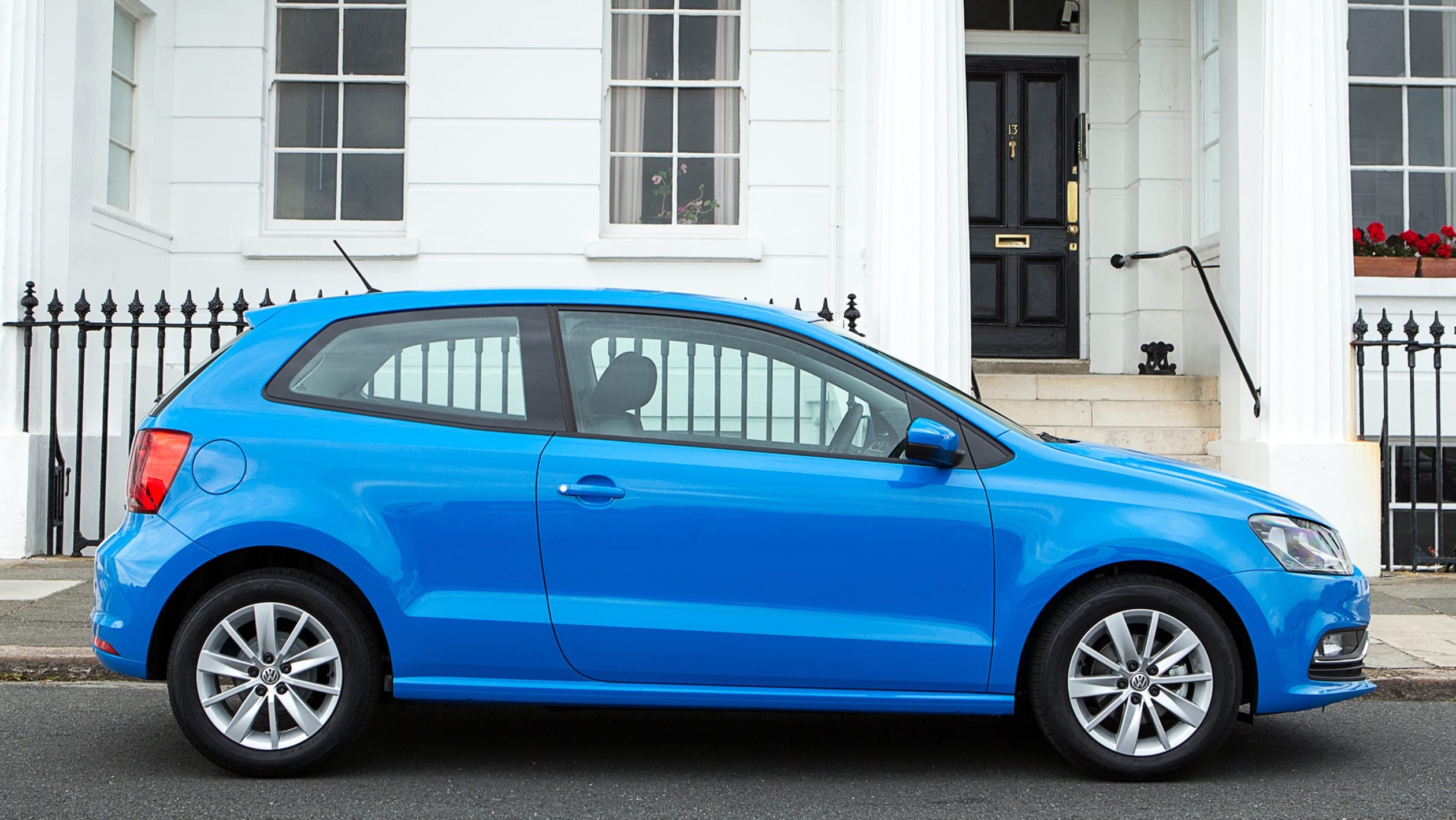 Volkswagen Polo hatchback 2015 pictures | Carbuyer