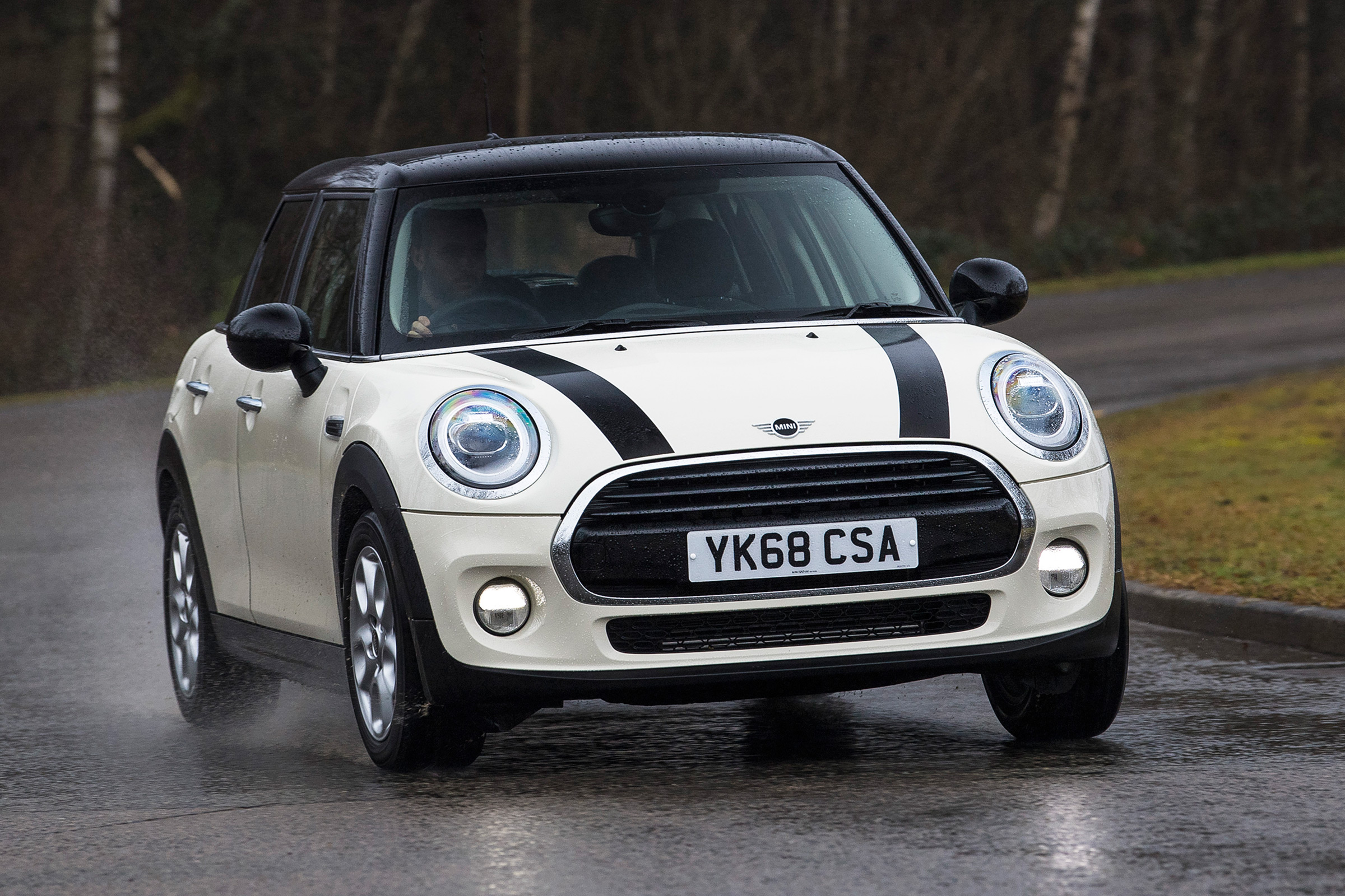 MINI 5-door hatchback 2019 pictures | Carbuyer