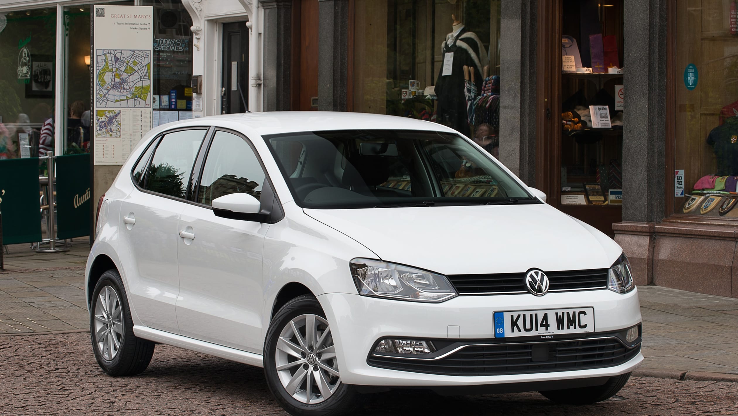 Volkswagen Polo hatchback 2015 pictures | Carbuyer