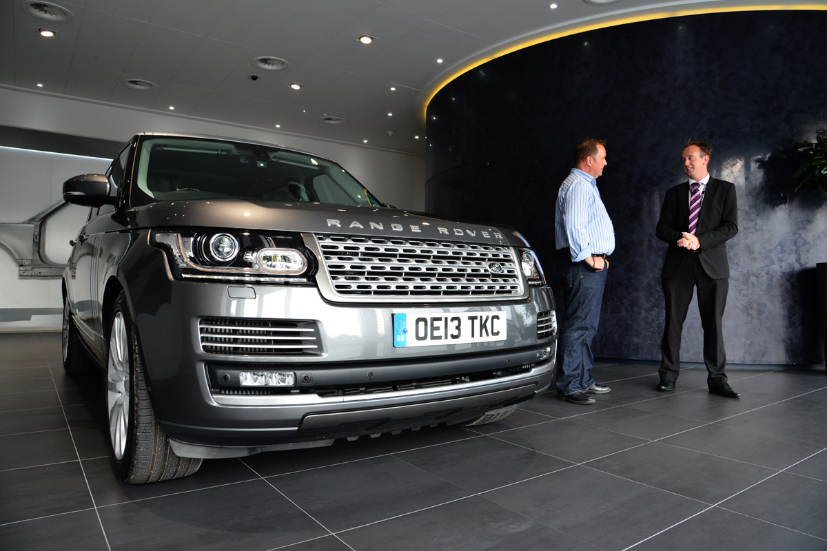 Range Rover SUV 2013 real-world review pictures | Carbuyer