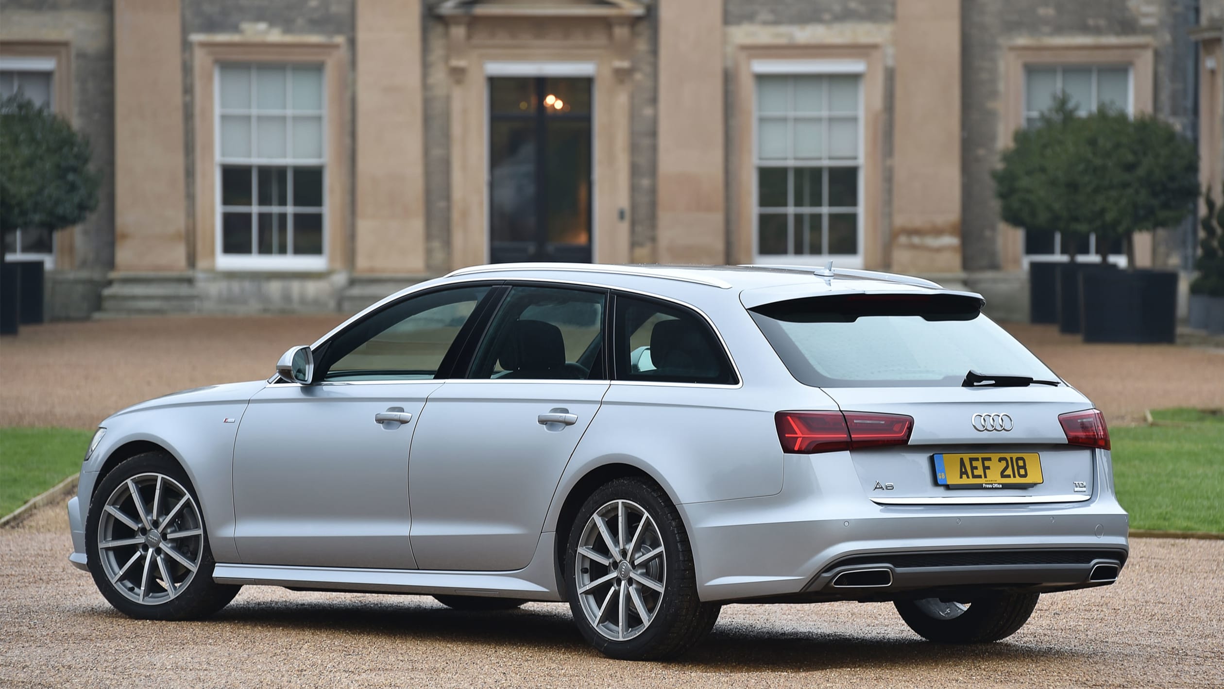 Audi A6 Avant estate 2015 pictures | Carbuyer