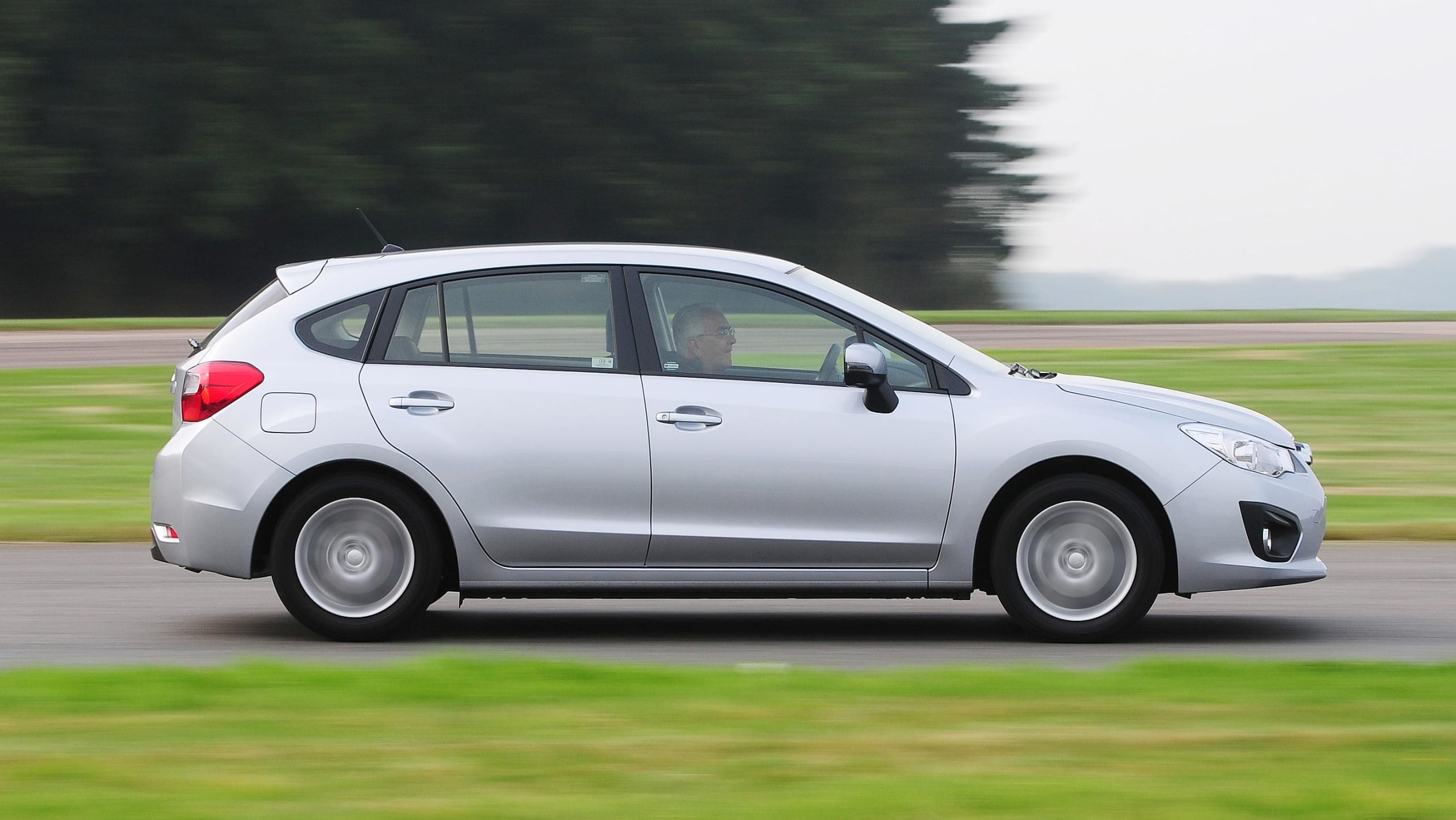 Subaru Impreza hatchback pictures | Carbuyer