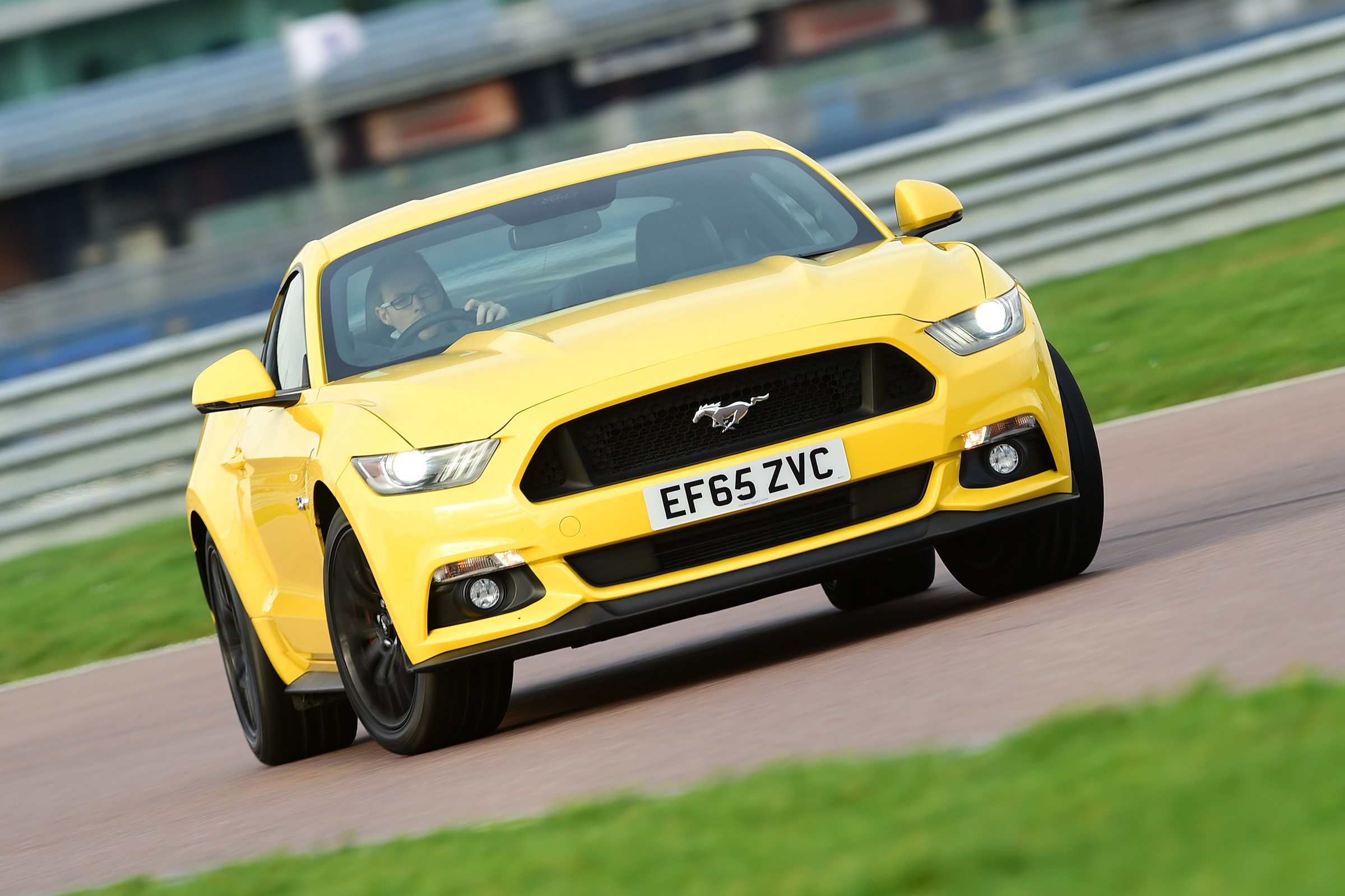 Ford Mustang coupe - pictures | Carbuyer