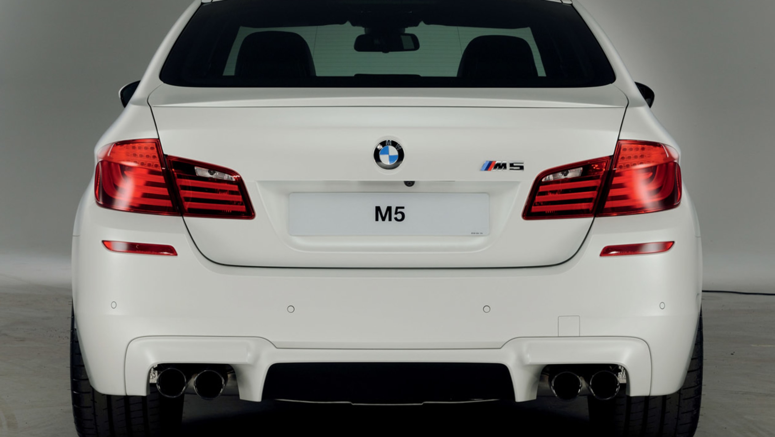 BMW M5 saloon pictures | Carbuyer