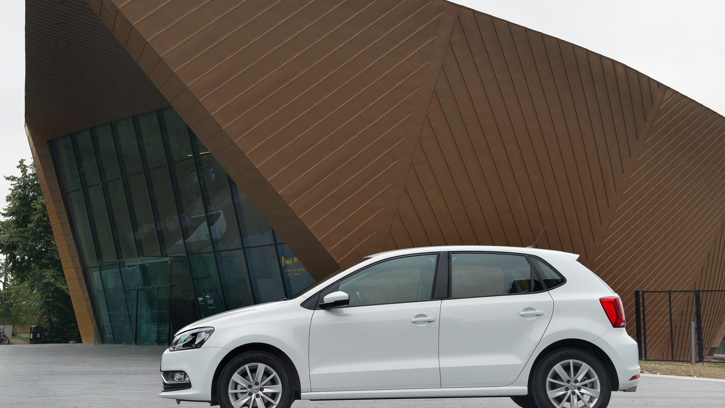 Volkswagen Polo hatchback 2015 pictures | Carbuyer