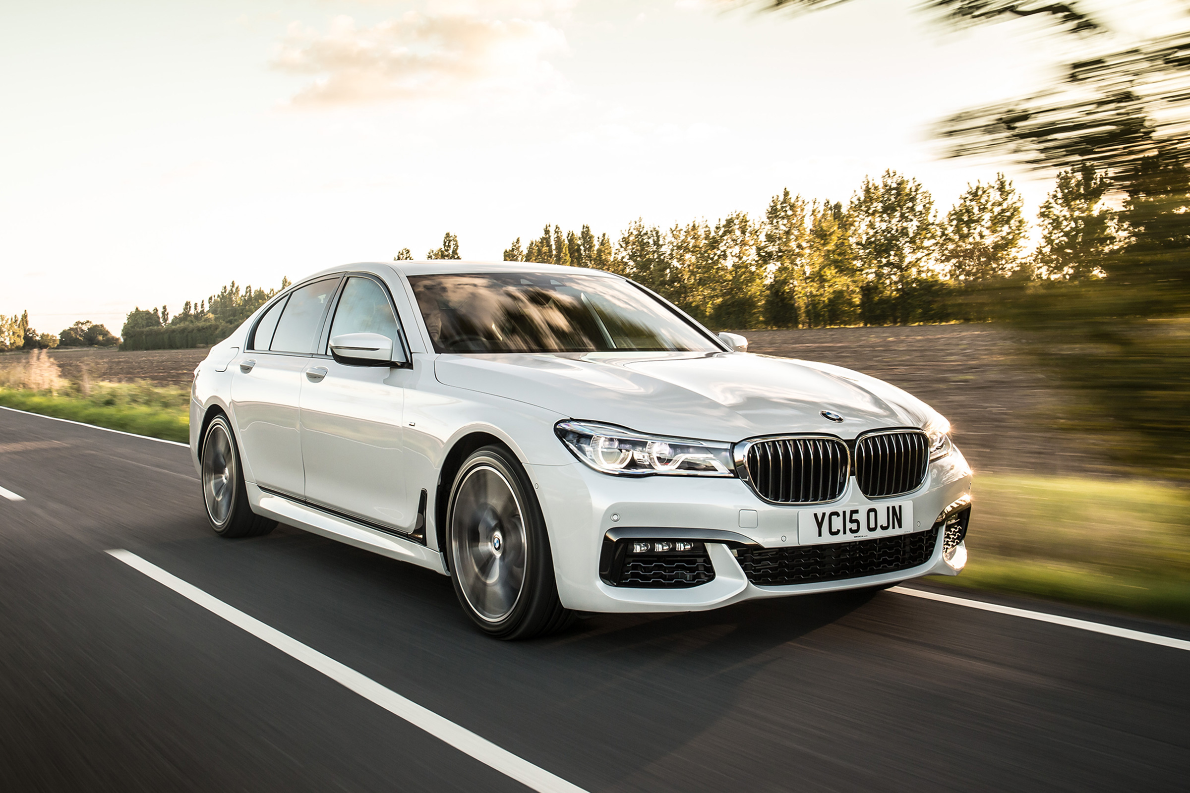 New BMW 7 Series saloon photos | Carbuyer
