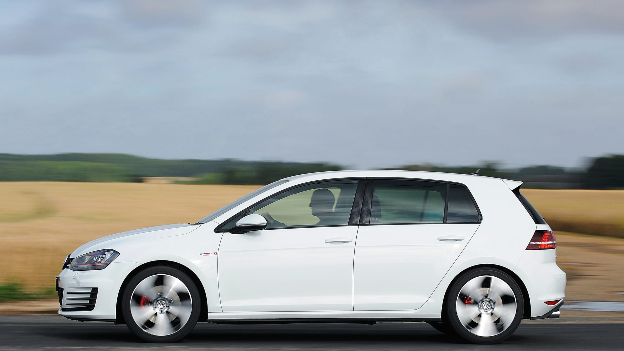 Volkswagen Golf GTI hatchback pictures | Carbuyer