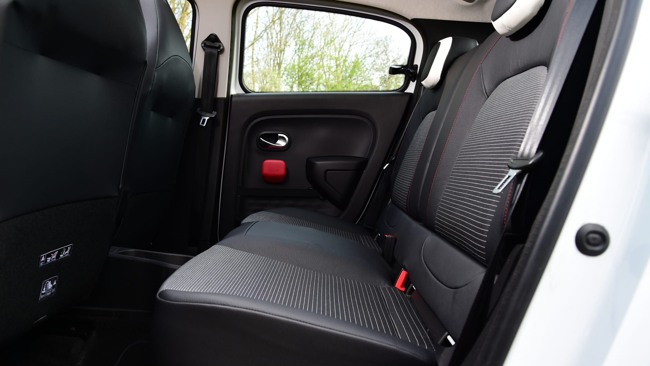 Renault Twingo hatchback (2014-2019) - Practicality & boot space | Carbuyer