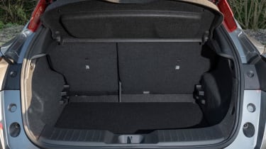 Nissan Juke SUV - Practicality & boot space 2020 review | Carbuyer