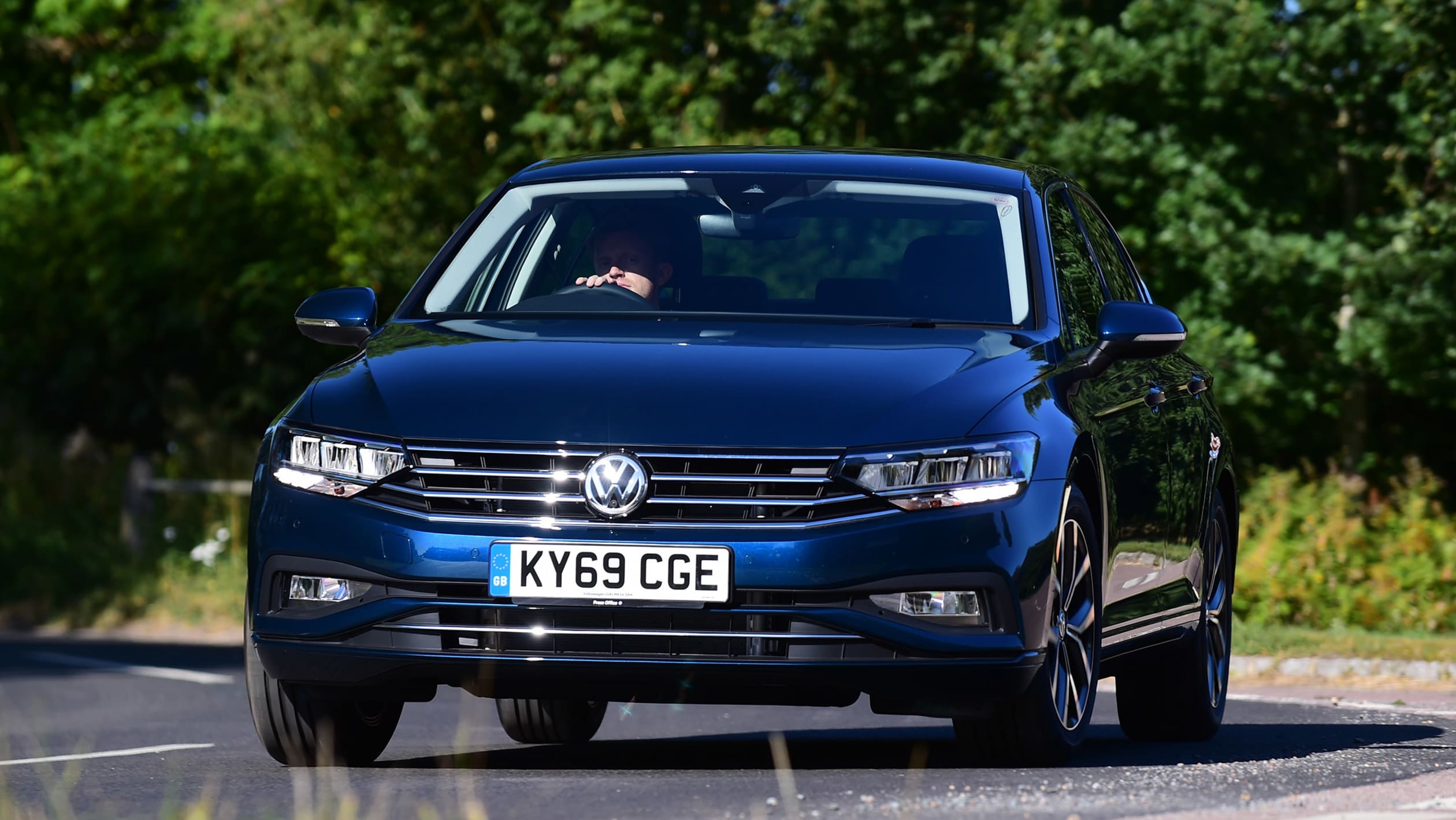 Volkswagen Passat saloon pictures | Carbuyer