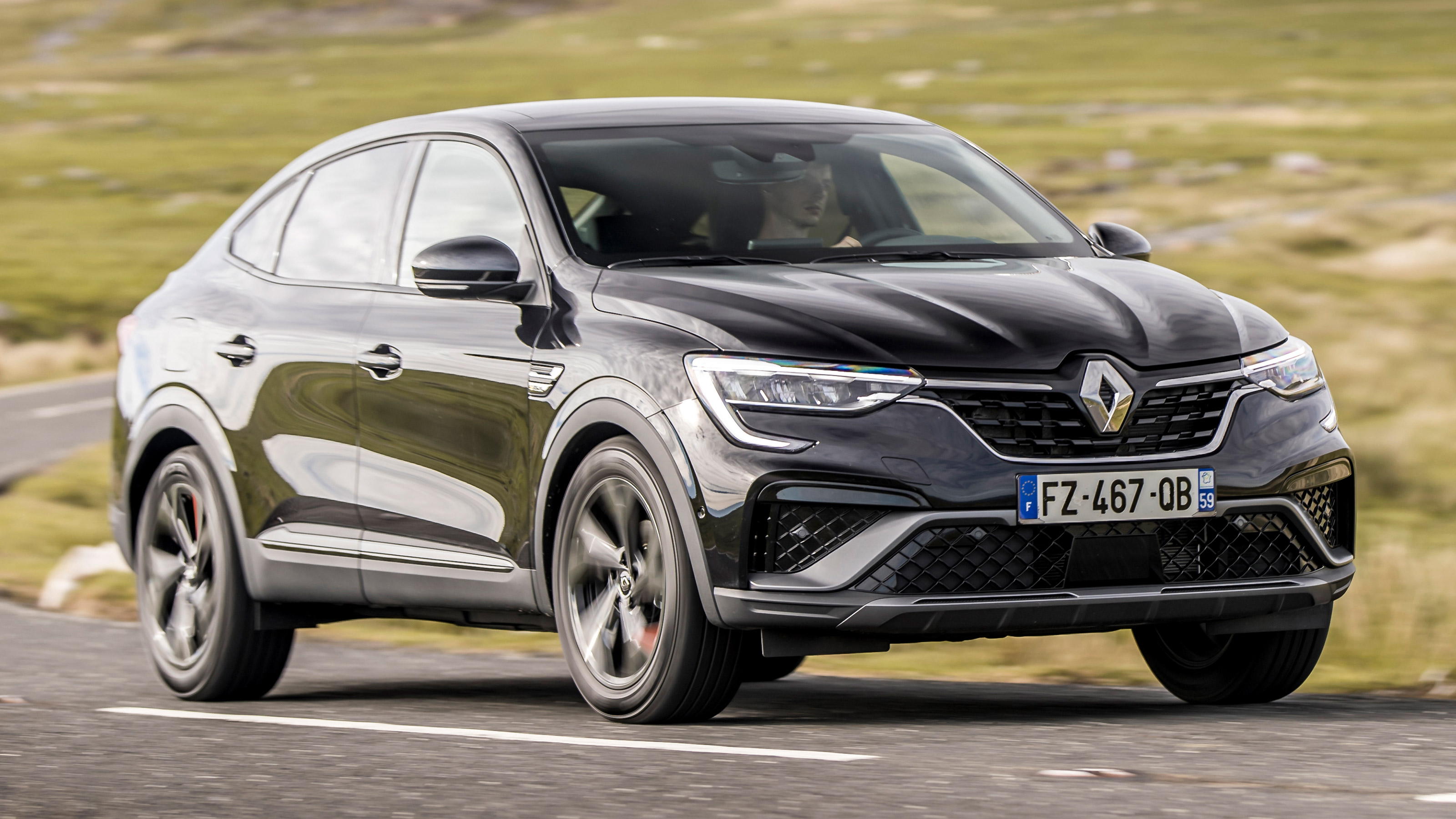 Renault Arkana SUV review - pictures | Carbuyer