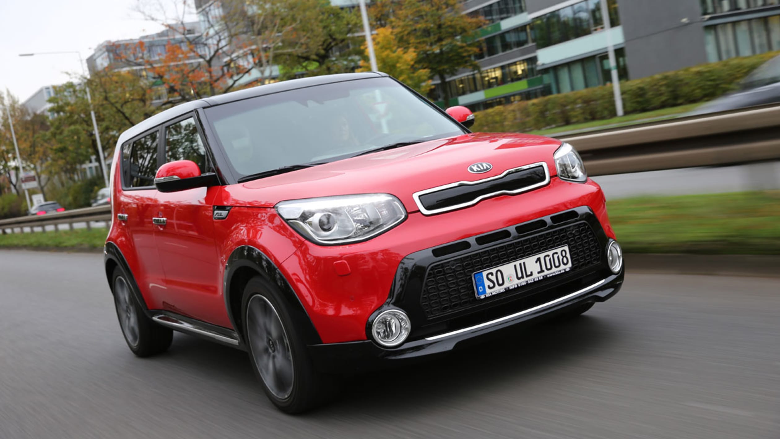 Kia Soul hatchback (2009-2014) pictures | Carbuyer