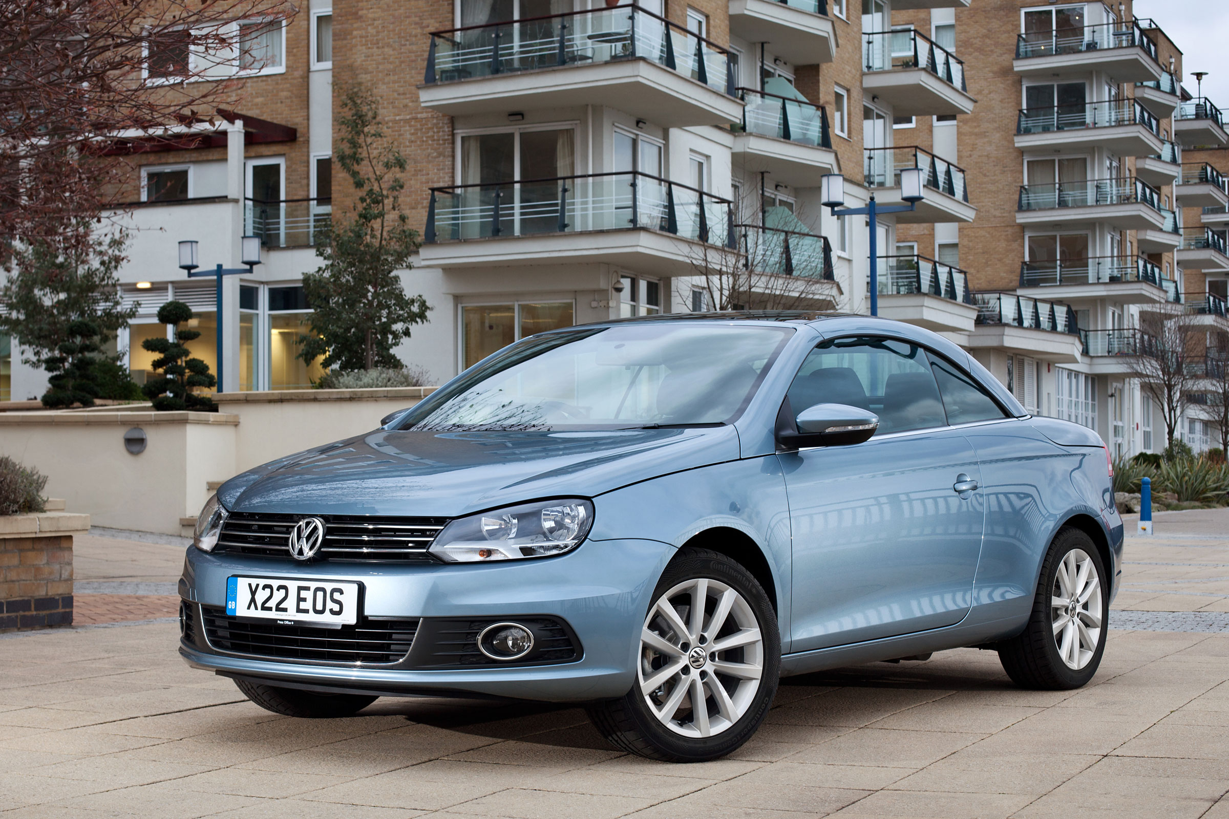 Volkswagen Eos cabriolet pictures | Carbuyer