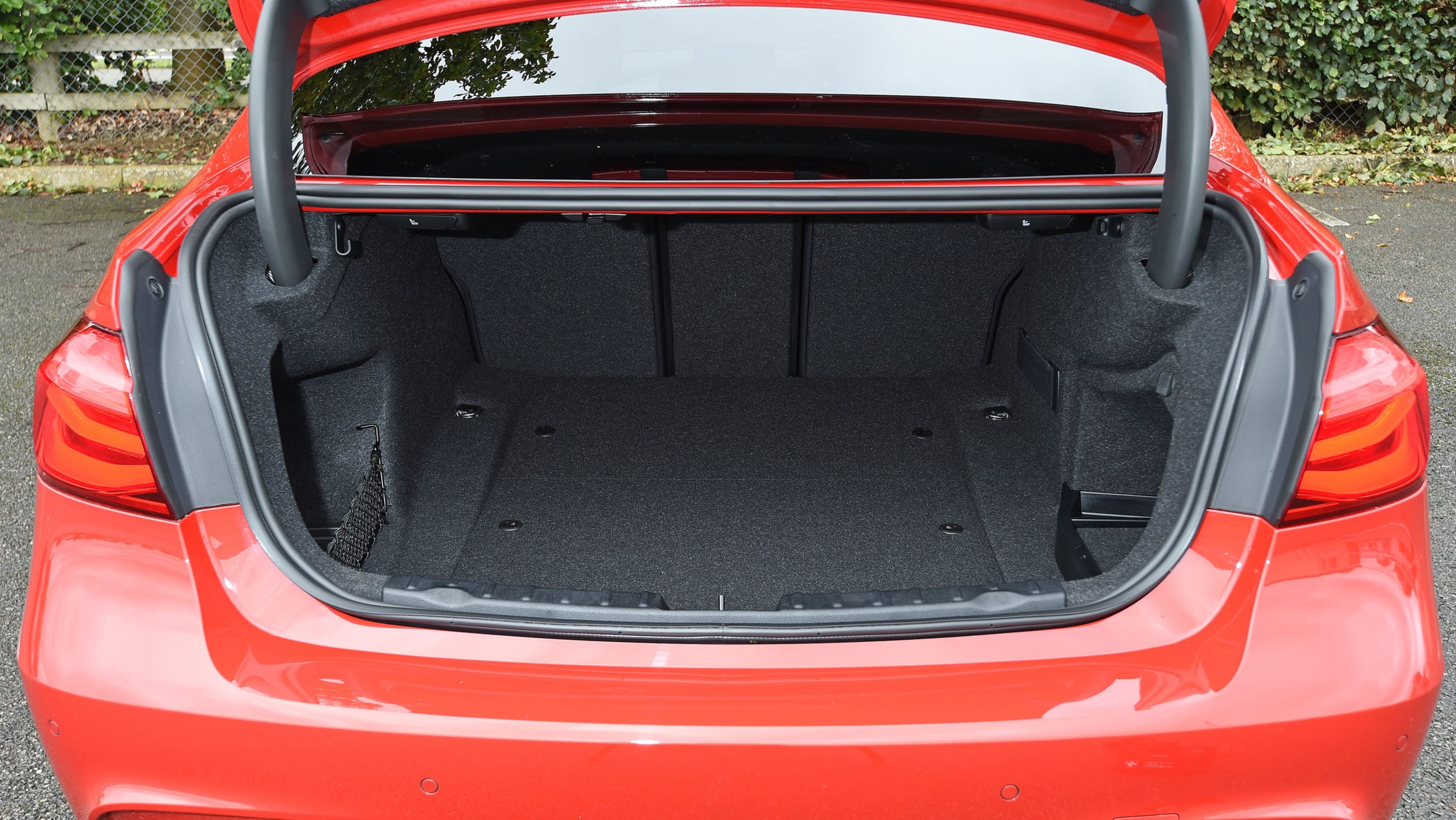 BMW 3 Series saloon pictures | Carbuyer