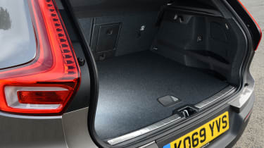 Volvo XC40 SUV 2020 - Practicality & boot space | Carbuyer