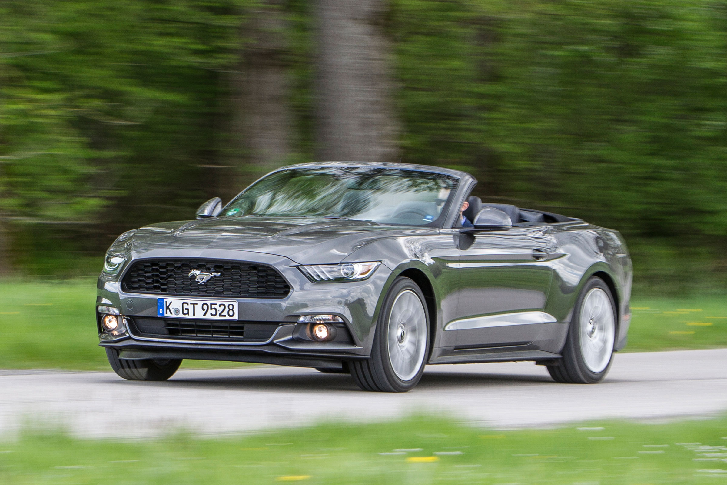 Ford Mustang convertible pictures | Carbuyer