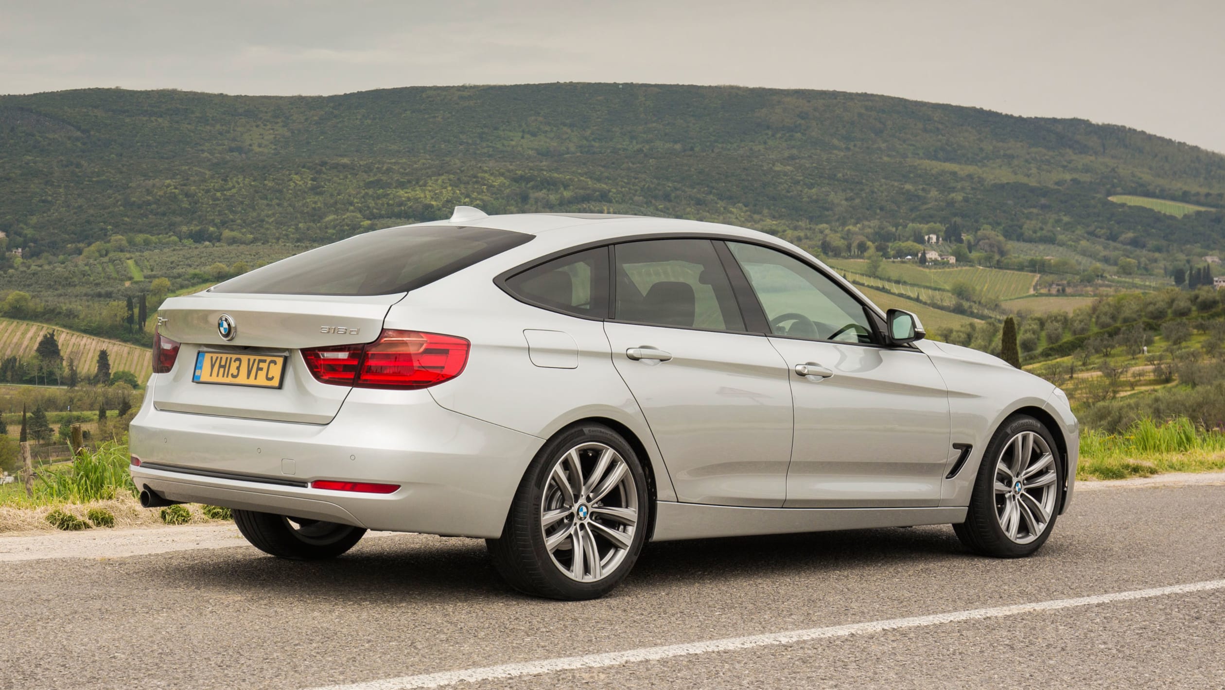 BMW 3 Series GT hatchback 2013 pictures | Carbuyer