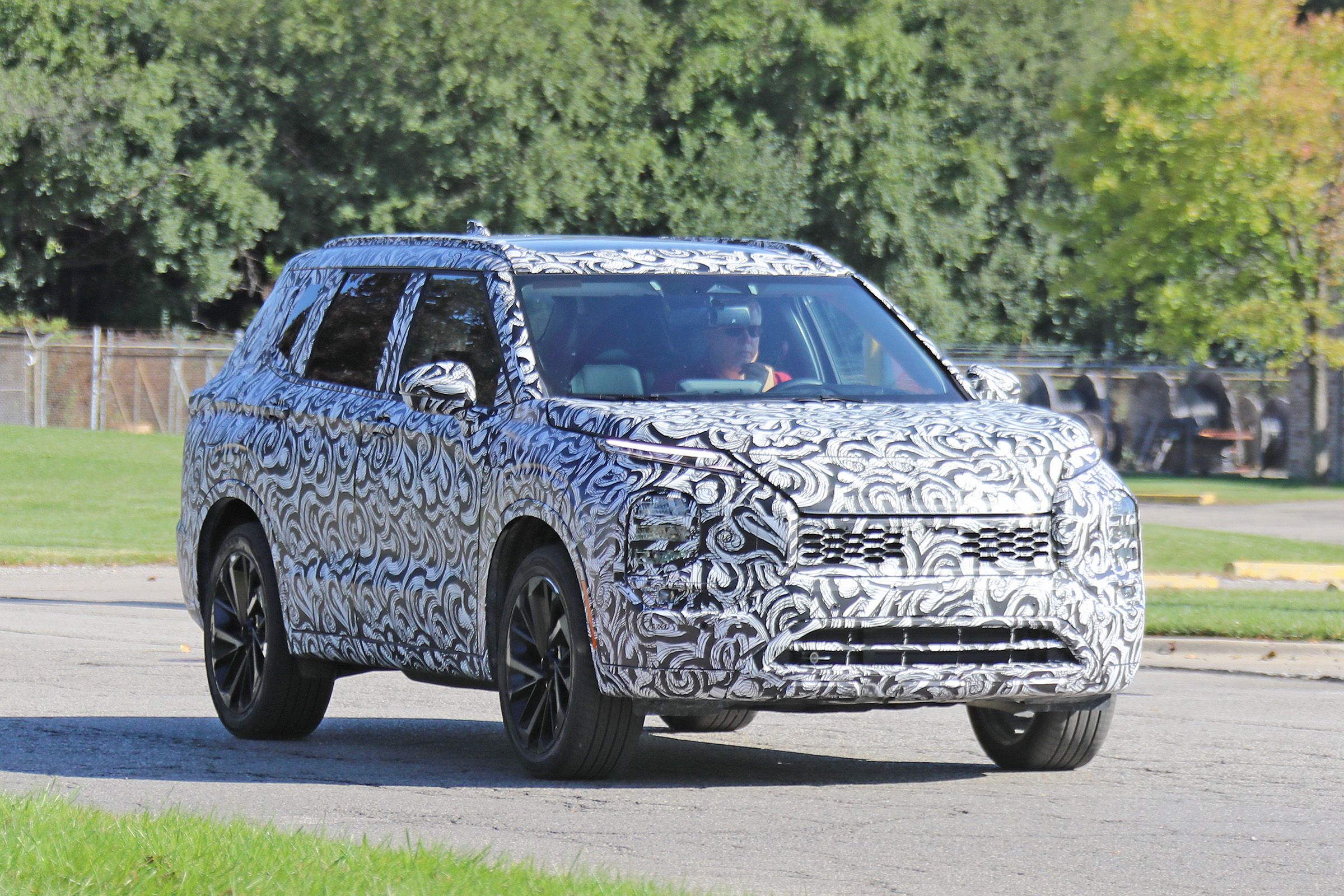 2020 Mitsubishi Outlander spotted during testing | Carbuyer