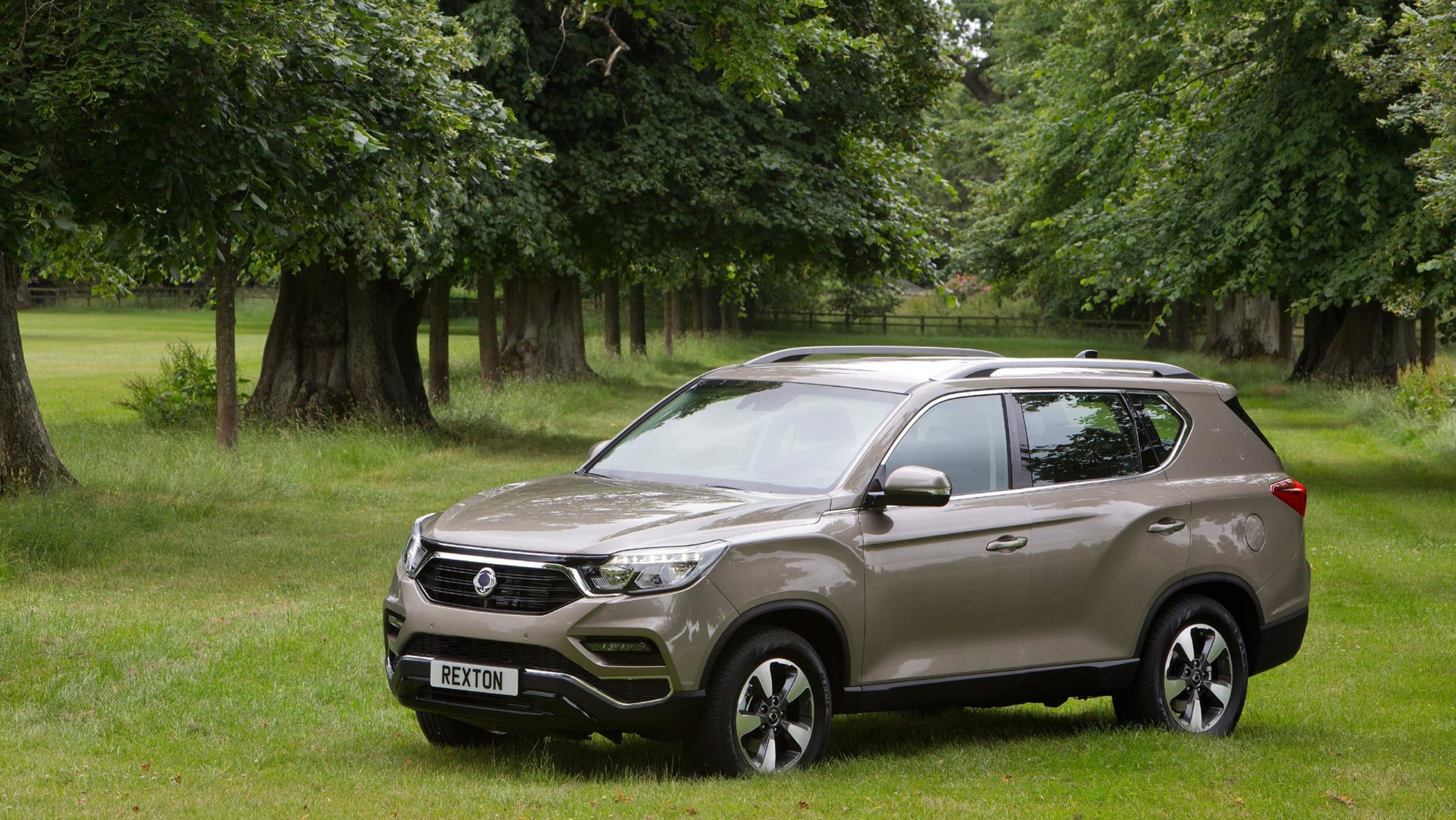 SsangYong Rexton SUV 2017 release images | Carbuyer