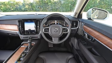 Volvo V90 estate - Interior & comfort 2020 review | Carbuyer