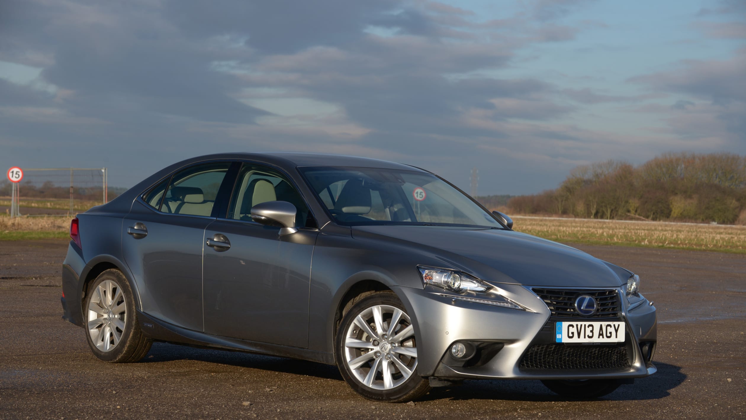 Lexus IS saloon pictures | Carbuyer