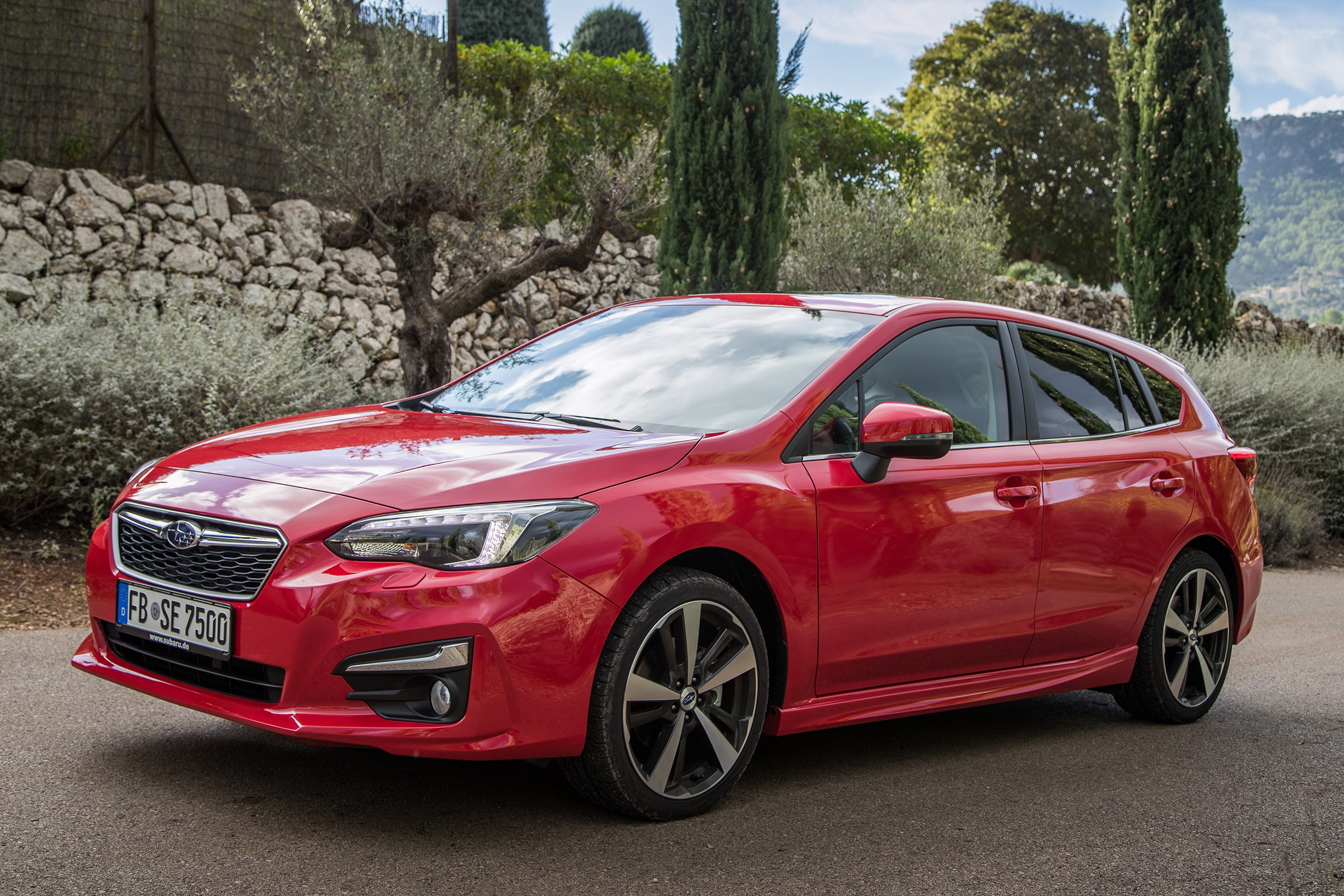 Subaru Impreza Hatchback review - gallery | Carbuyer