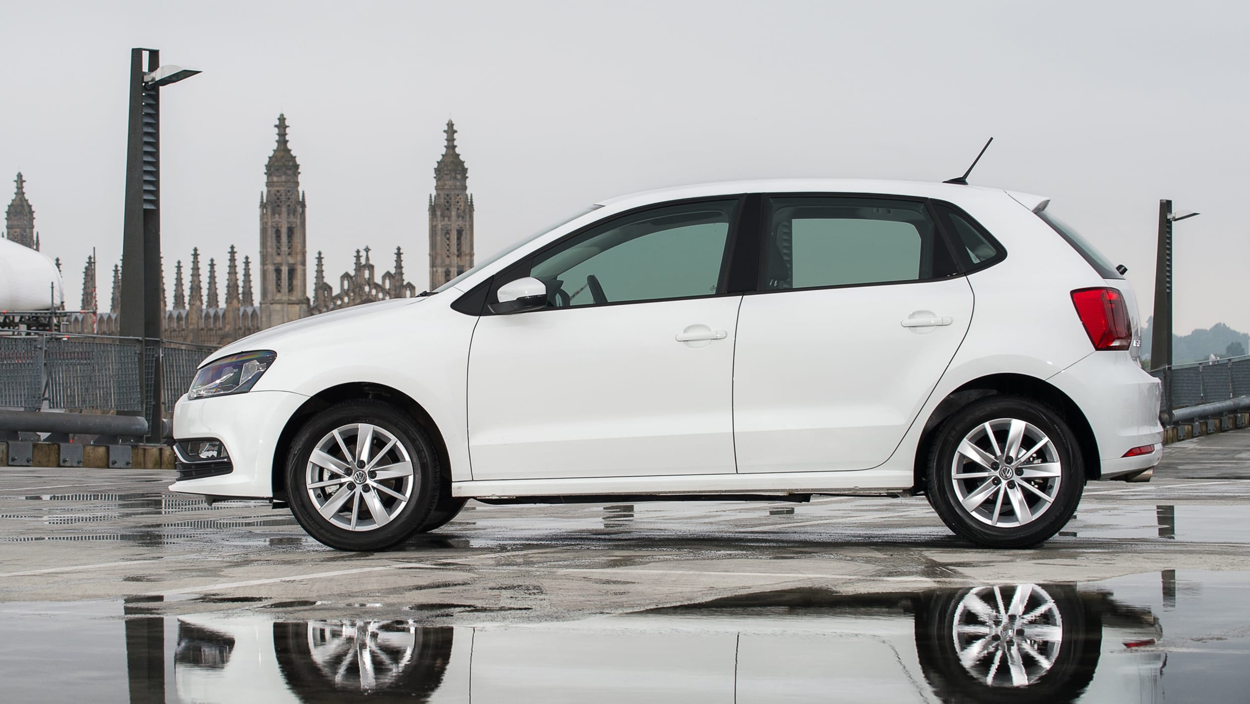 Volkswagen Polo hatchback 2015 pictures | Carbuyer