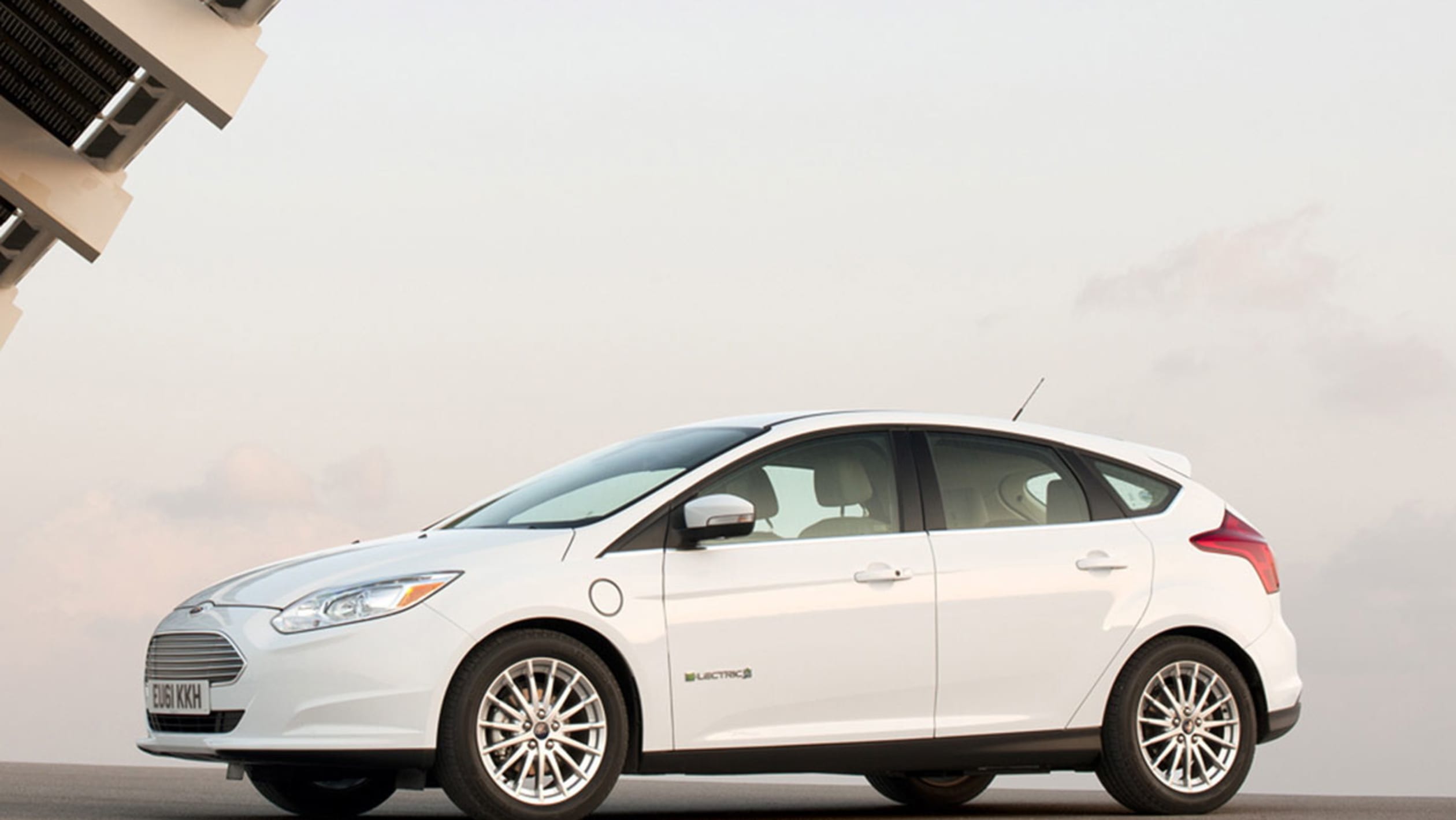 Ford Focus Electric hatchback pictures | Carbuyer