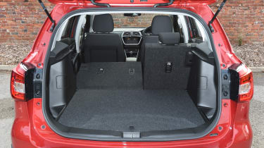 Suzuki SX4 S-Cross SUV - Practicality & boot space 2020 review | Carbuyer