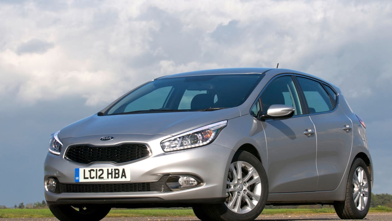 Kia Cee'd hatchback 2012 pictures | Carbuyer