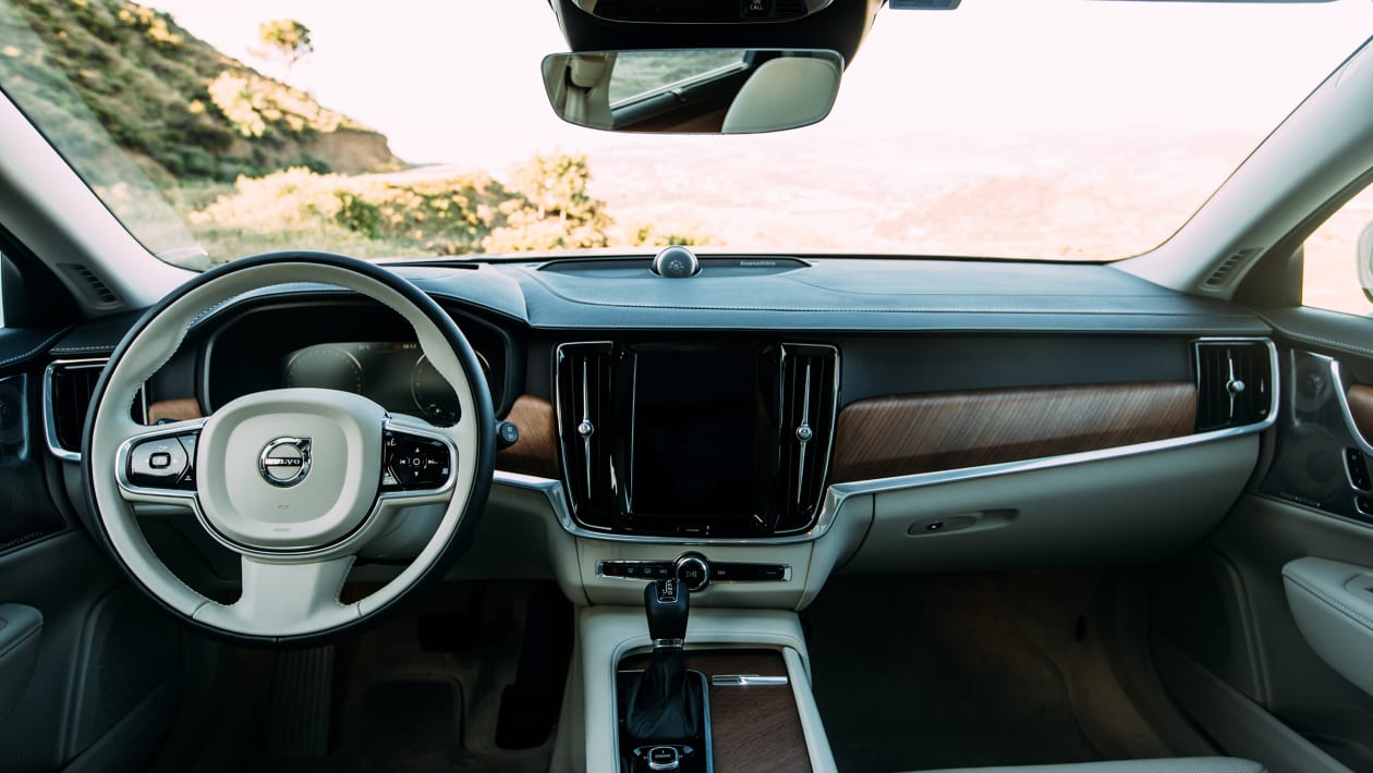 Volvo V90 estate - Interior & comfort 2020 review | Carbuyer