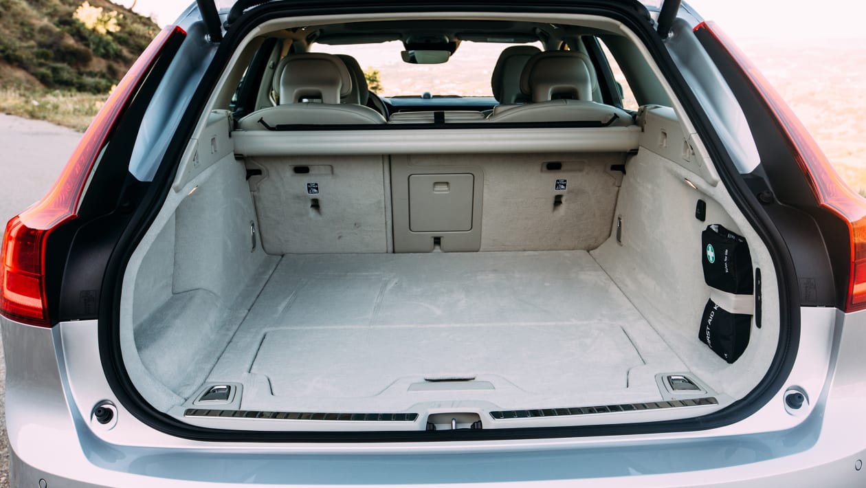 Volvo V90 estate - Practicality & boot space 2020 review | Carbuyer