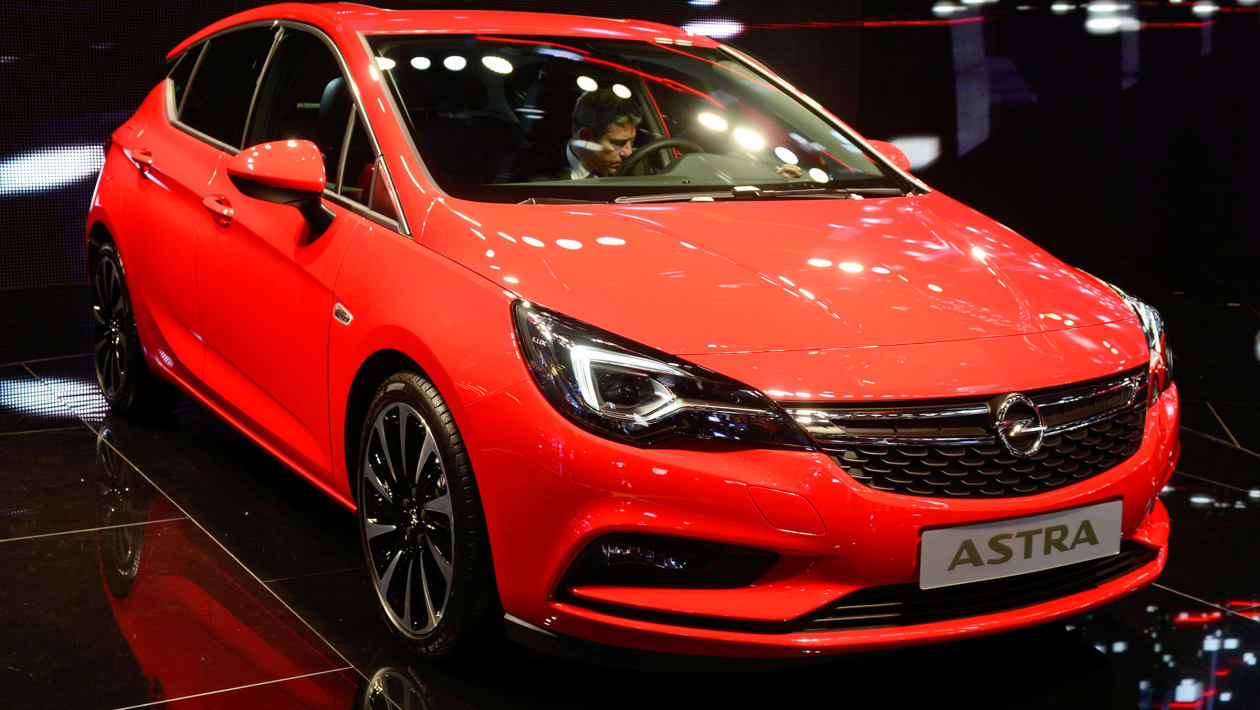 Vauxhall Astra hatchback 2015 pictures | Carbuyer