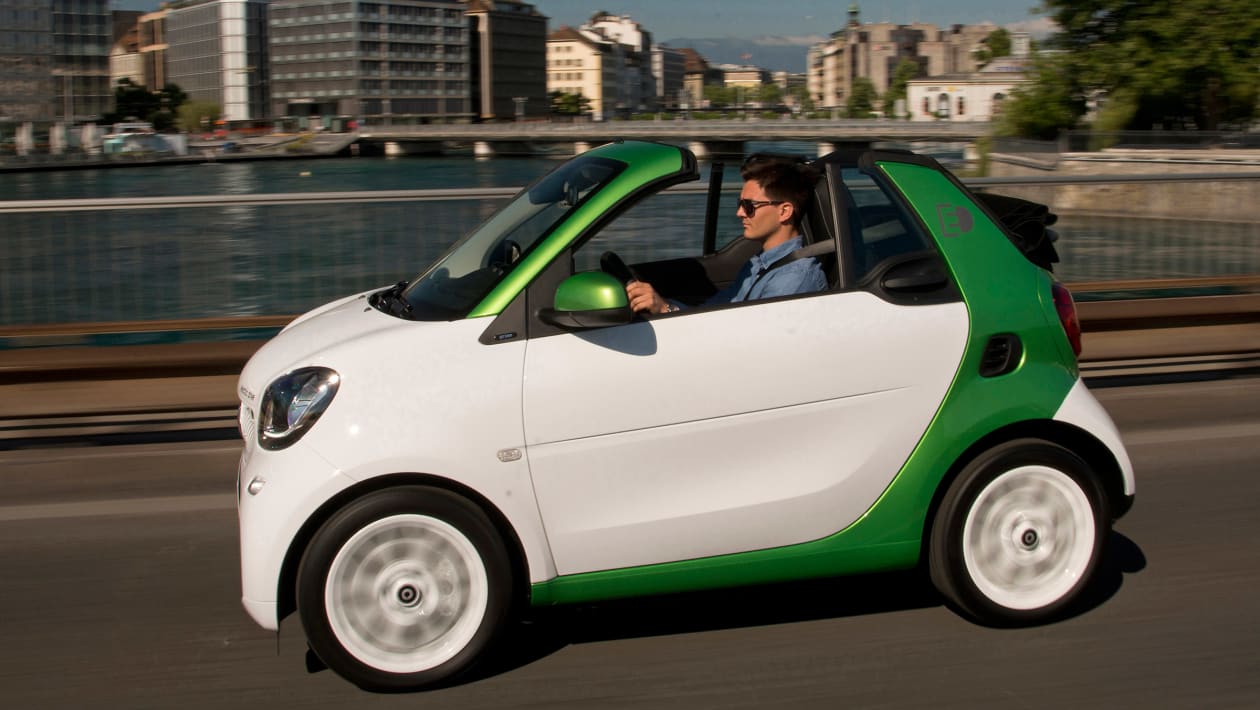 Smart ForTwo ED Cabrio convertible 2017 pictures | Carbuyer