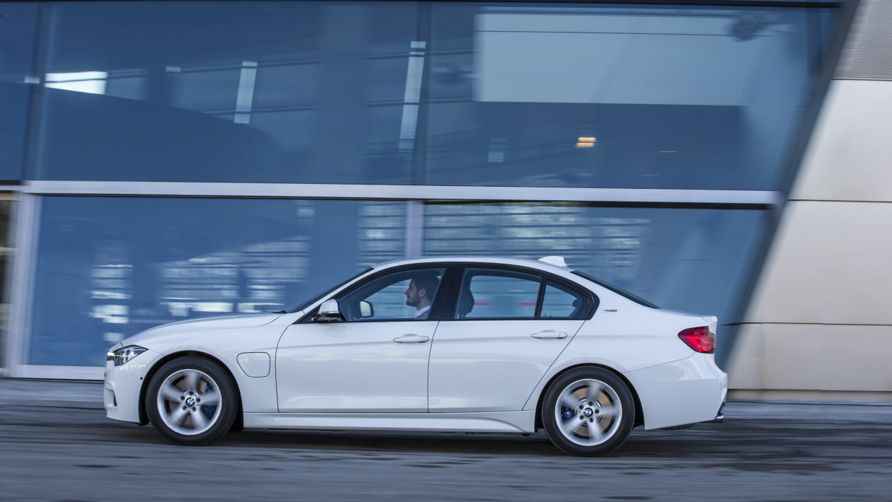 BMW 3 Series 330e iPerformance hybrid gallery | Carbuyer