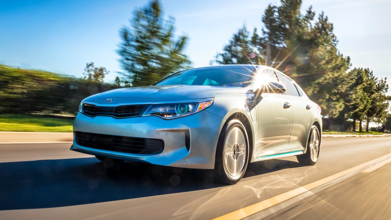 Kia Optima Plug-In Hybrid pictures | Carbuyer