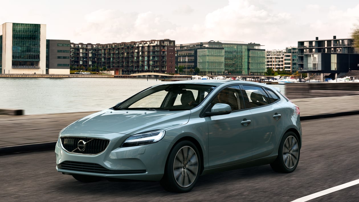 Volvo updates its V40 premium hatchback | Carbuyer