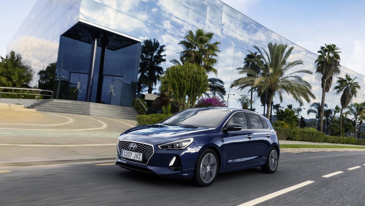 New Hyundai i30 hatch pictures | Carbuyer