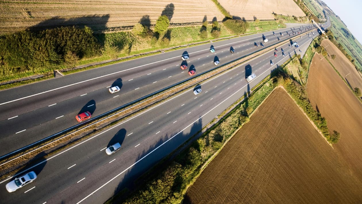 Motorway driving tips: how to make smooth progress | Carbuyer