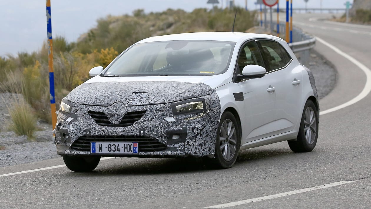 Facelifted Renault Megane spotted testing ahead of 2020 launch | Carbuyer
