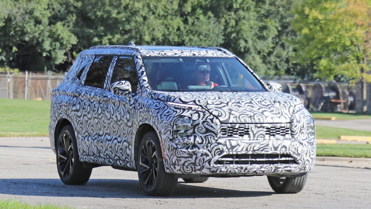 2020 Mitsubishi Outlander spotted during testing | Carbuyer